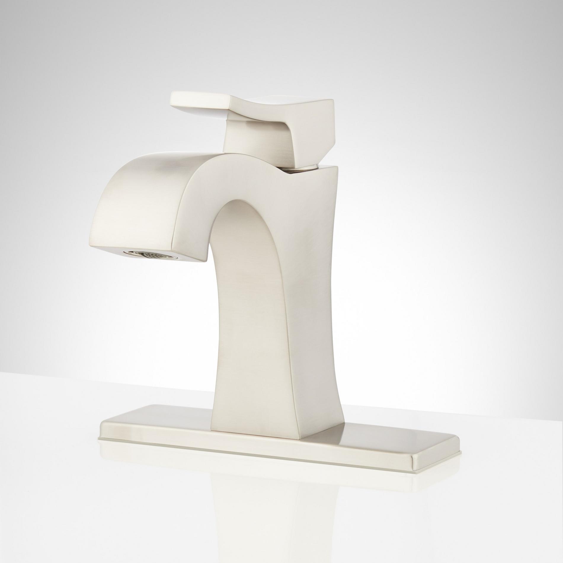 Vilamonte Single-Hole Bathroom Faucet | Signature Hardware